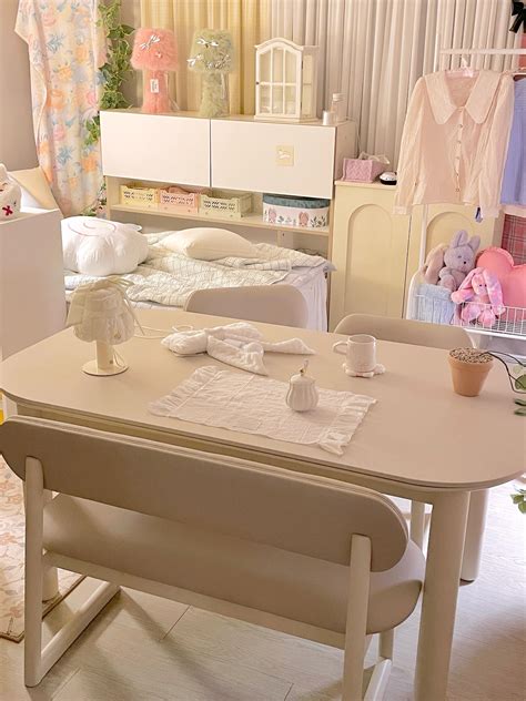 🎀말그미네🎀 색감을 덮고 취향을 뿌려요🫖 협찬 새로운 식탁 세트🪑 마음에 쏙 드는 식탁 세트가 와서 말그미네 주인장은 심장이 아픕니다🤍 낮에 보면 다리 컬러와