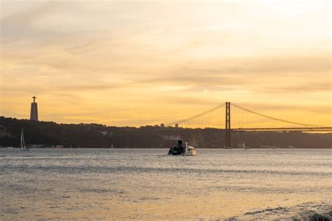 24개의 Cristo Rai Monument 로열티 프리 사진 및 스톡 이미지 Shutterstock