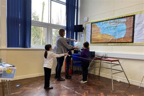 In Pictures Corby Primary School Hosts Have A Go Science Experiment Day
