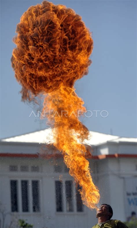 Atraksi Debus Antara Foto