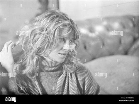Don T Look Now Julie Christie Date Stock Photo Alamy