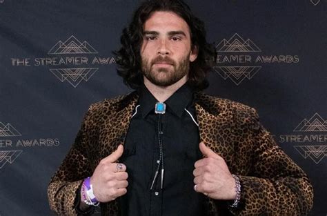 Hasanabi Outfits Clothes Style And Fashion Whats On The Star