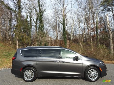 2021 Granite Crystal Metallic Chrysler Pacifica Touring L 143502663
