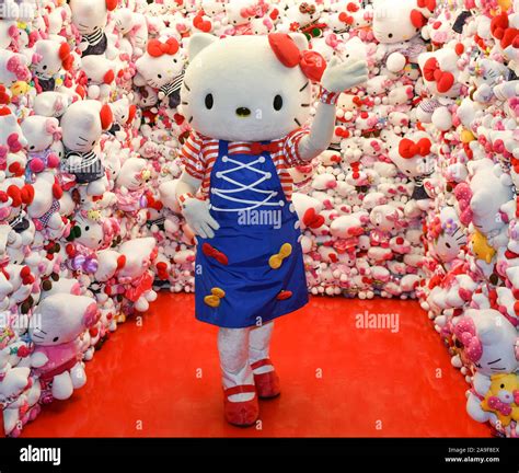 Berlin Deutschland 14 Nov 2019 Die Hello Kitty Box Mit Zahlreichen