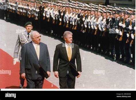 Welcoming American President Bill Clinton With Military Honors Upon