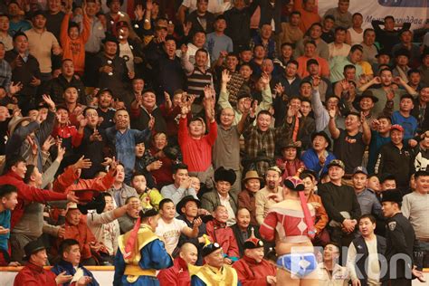 ФОТО Сар шинийн барилдаанд отгон аварга Ч Санжаадамба гурав дахь удаагаа түрүүллээ