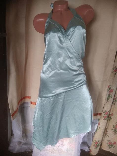 Атласне плаття з рюшею — ціна 45 грн у каталозі Короткі сукні Купити жіночі речі за доступною