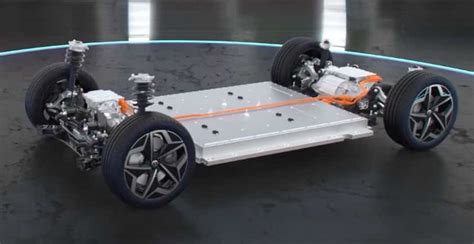 NXP ANNOUNCES NEW AUTOMOTIVE ULTRA WIDEBAND CHIP CAPABLE OF TURNING SMARTPHONES INTO CAR KEYS