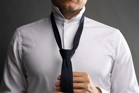 How To Tie A Full Windsor Knot A K A Double Windsor The Modest Man