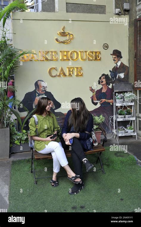 India Maharasthra Mumbai Bombay Young Women Of The Middle Class At