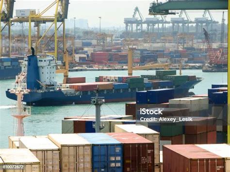 포트 컨테이너 터미널에서 컨테이너 배입니다 컨테이너 선박의 선박 터미널 포트 로드 컨테이너 하 역에에 서 서 0명에 대한 스톡