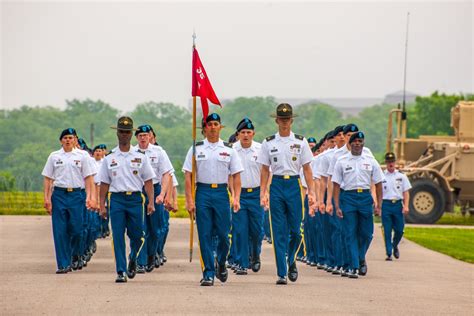Outdoor Graduations Return To Fort Leonard Wood Article The United