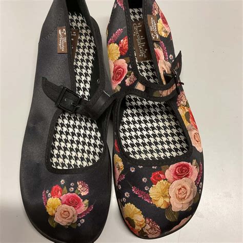 Hot Chocolate Designs Womens Size 38 Black Floral Shoess