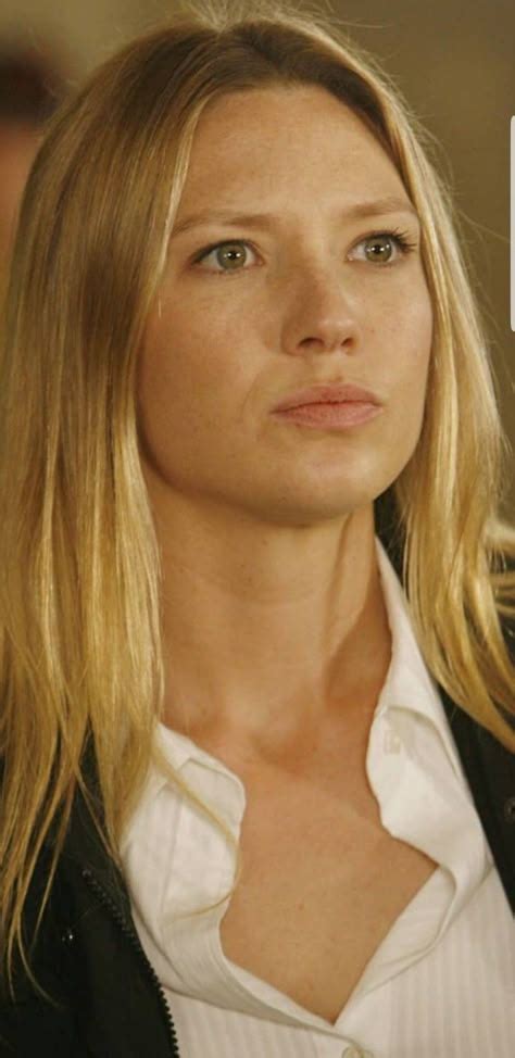 Pin By Tom Izzard On Anna Torv Anna Torv Fringe Tv Series Warner