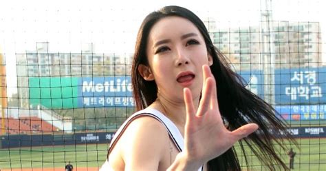 [포토] 쩍벌 댄스의 위험함