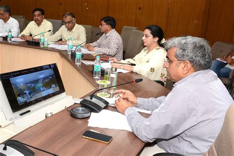 Lumpy पशुपालन मंत्री ने अप्रभावित इलाकों में तेजी से टीकाकरण करने के