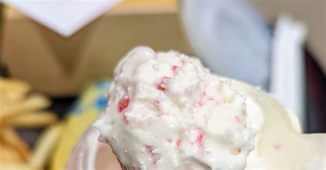 Smooch Food Mcdonalds Canada Seasonal Candy Cane Fudge Mcflurry