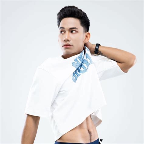 ក្មេងសារីក្រោយកុំចង់មកប៉ះចាស់សារីមុន🤣 ក្មេងសារីក្រោយកុំចង់មកប៉ះចាស់សារីមុន🤣 By កឺកឺ