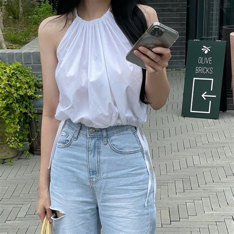 휘 Hwi 여성 여름 민소매 백리본 셔링 홀터넥 크롭 블라우스 위시버킷