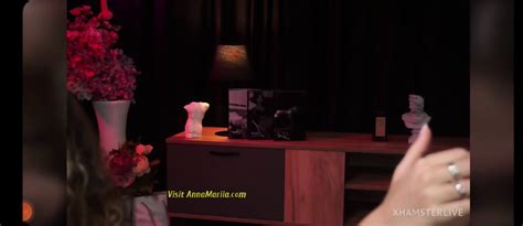 Anna Mariia Smooching