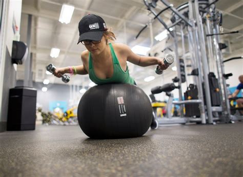 Dumbbell Pullover Proper Form And Benefits Healthtost