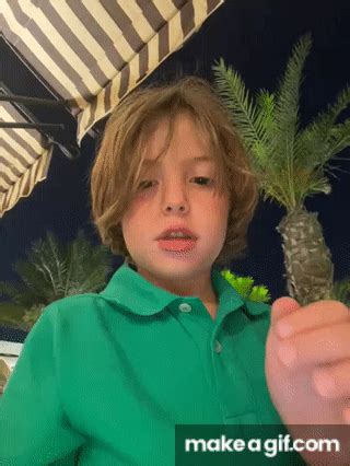 İshowspeed gif shak on Make a GIF