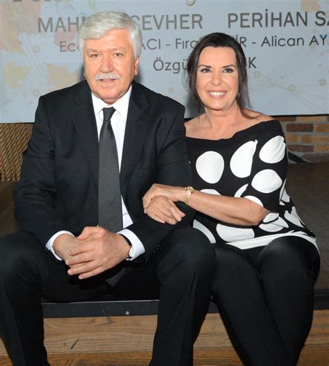 Mahmut Cevherden Perihan Savaşa Sittin Senelik Dostluğun Karşılığı