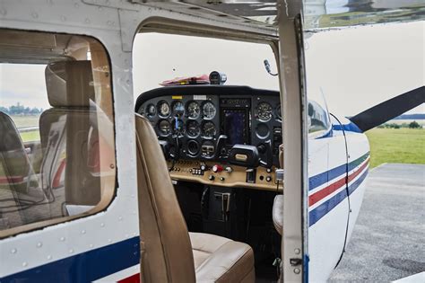 Cessna 172 Cockpit View