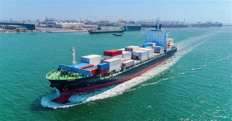 항공 전망 컨테이너 선박 바다 항구 전체 부하 컨테이너 물류 수입 수출 또는 운송 개념 배경 사진 Unsplash의 사업 이미지