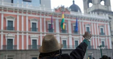 볼리비아 군부 쿠데타 시도 시민 반발에 3시간 만에 철수