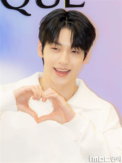 [포토] 투바투 수빈 미소로 플러팅