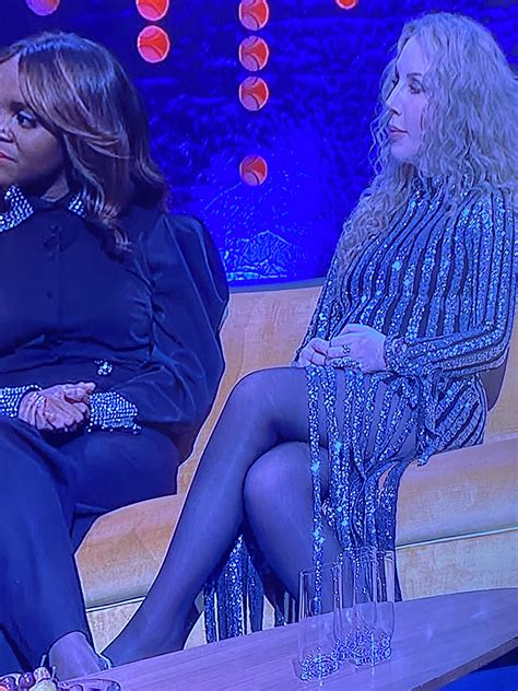 Crossed Legs R Crossedlegs