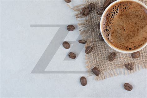 دانلود عکس فنجان قهوه و دانه های قهوه دانلود رایگان فایل لایه باز