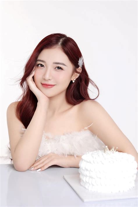 Mc Phương Thảo Tung Bộ ảnh Mới đón Sinh Nhật Tuổi 25