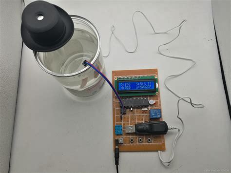 基于51单片机的智能加湿器设计。 有仿真，程序，原理图，原文单片机里的加热器和加湿器 Csdn博客