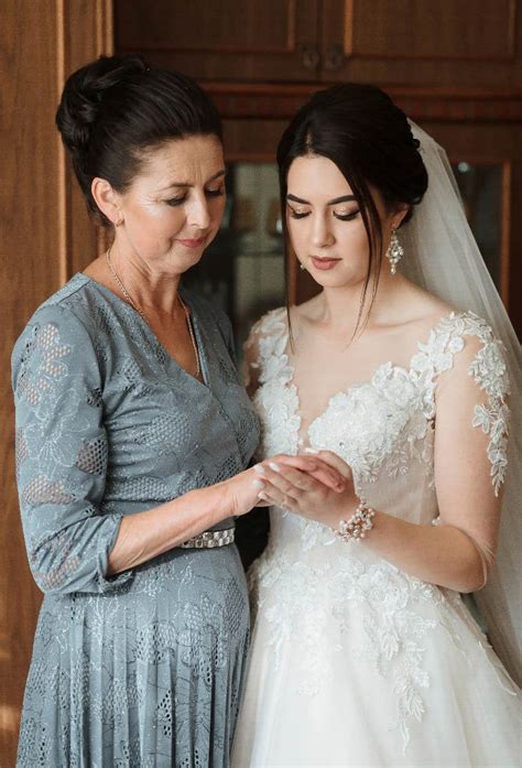 Groom S Mom Feels Hurt After Bride Talked About Her Mother In Wedding Speech YourTango