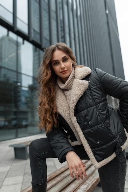 Premium Photo Beautiful Stylish Woman With A Curly Hairstyle In A Fashion Winter Outfit With A