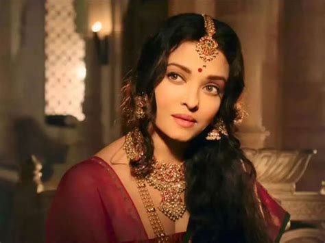 ঐশ্বর্যর রূপের আগুনে পাগল হলিউডের সুপারস্টার স্ত্রীর সামনে ফ্লার্ট করা শুরু