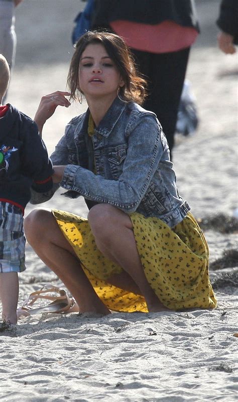 Style4urban Selena Gomez Hits The Beach
