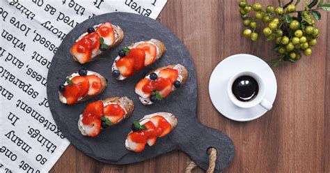 딸기브루스케타 L 딸기와 바게트로 이쁘게 만들어 보는 요리