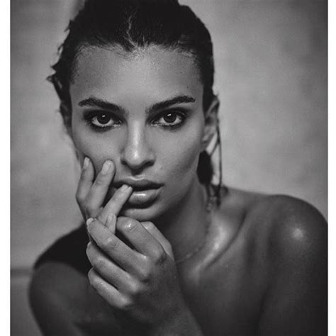 Emily Ratajkowski Goes Nude For Photoshoot Photos Images Gallery 70768