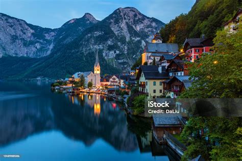 오스트리아 알프스 잘츠카머구트 지역 오스트리아 할슈타트 지역의 유명한 할슈타트 산악 마을의 아름다운 그림 엽서 전경 오스트리아