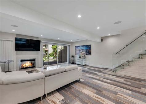 21551 Burbank 114 Blvd Woodland Hills Ca 91367 Mls Sr25180560