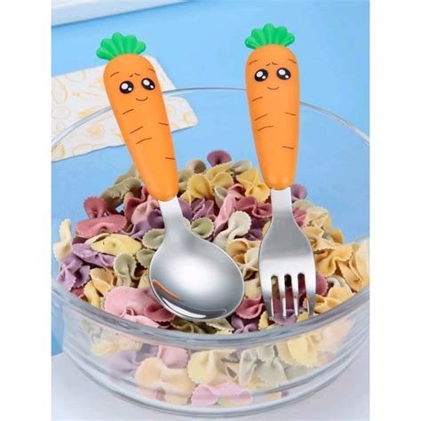 Set Tacamuri Lingura Si Furculita Pentru Copii Forma Morcovul Vesel