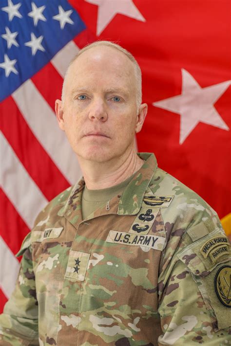 Centcom Commander Praises Outgoing Cjtf Oir Commander For Phenomenal