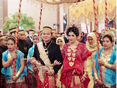 8 Rangkaian Pernikahan Adat Bugis Makassar Yang Penuh Makna