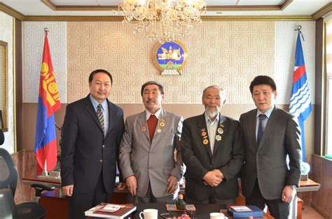 Үндсэн хууль батлалцсан ахмад буурлууддаа хүндэтгэл үзүүллээ