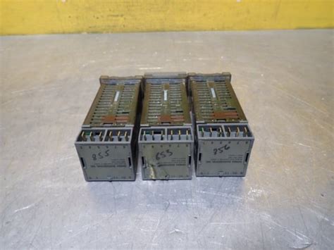 Omega 3pcs Omega Temperature Controller Lot In Euclid Oh Usa