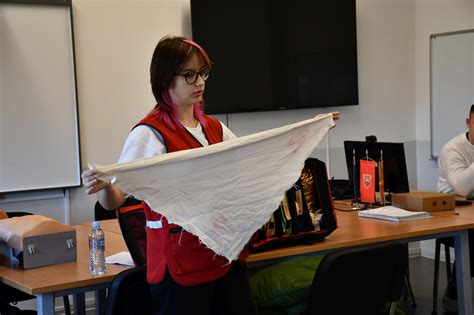 ПРЕДАВАЊЕ ЗА УКАЖУВАЊЕ ПРВА ПОМОШ Средно општинско стручно училиште „Илинден“ Средно