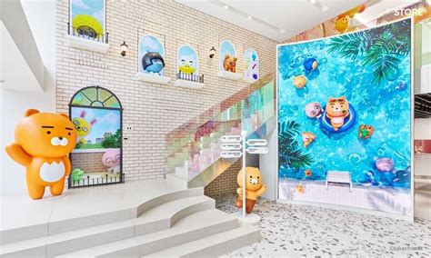 카카오프렌즈 • Kakao Friends Sur Instagram ⠀ 확 〰️ 바뀐 카카오프렌즈 플래그십 스토어 🎪 지금 바로 공개 할게요 👀 😎 올 여름 핫플은 바로